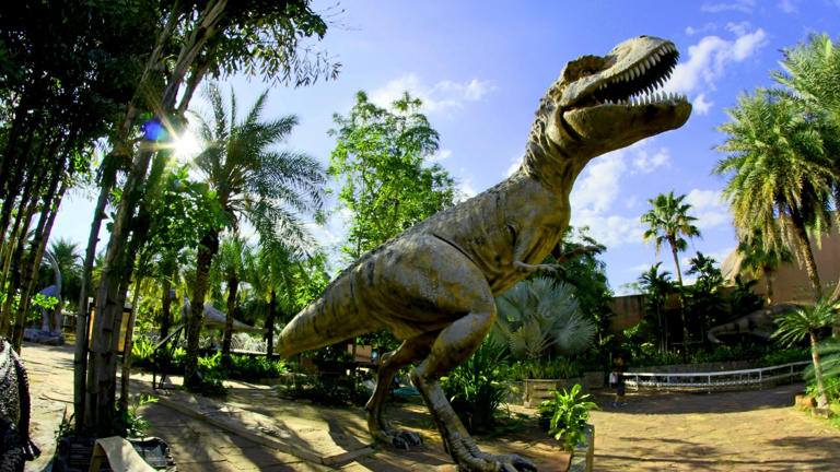 An 89-foot dinosaur just identified in Thailand is the largest ever ...