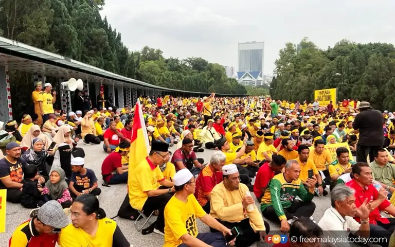 Some 5,000 attend rally in solidarity with Selangor sultan