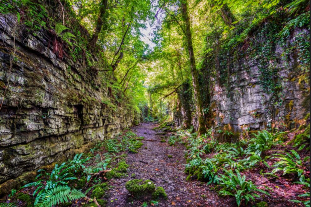 17 roads that changed their routes for mythical reasons