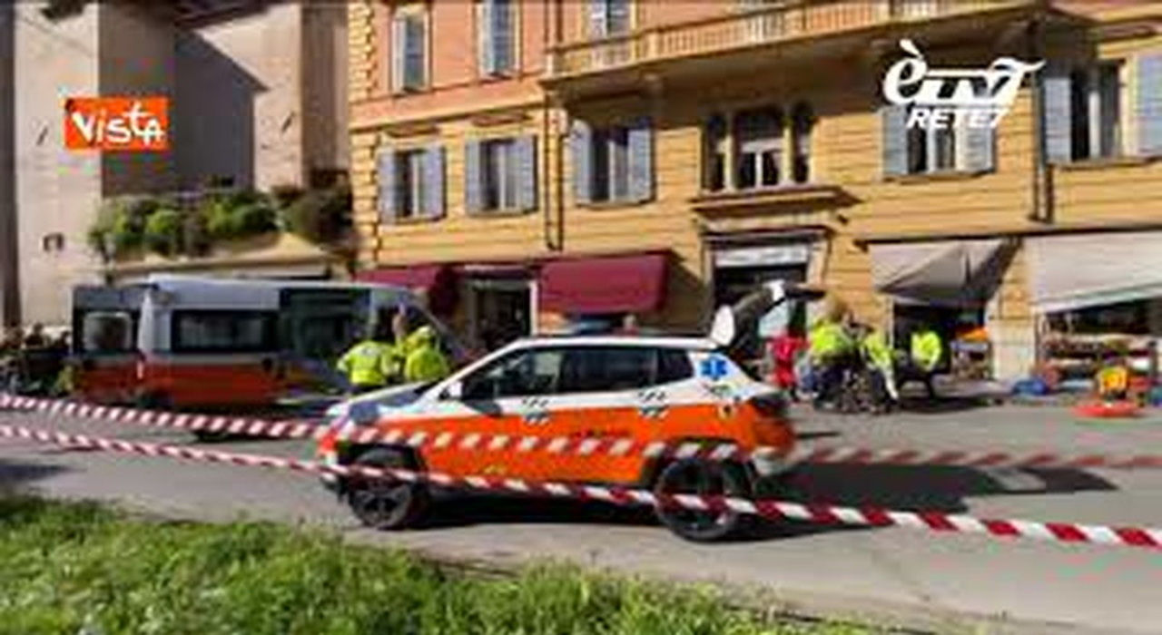 Paura a Modena, investe una decina pedoni e tenta di accoltellare un ...