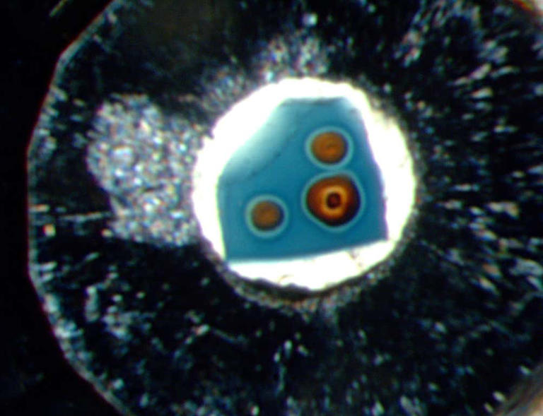 Scientists just discovered a vast ocean trapped 700 km beneath Earth’s ...