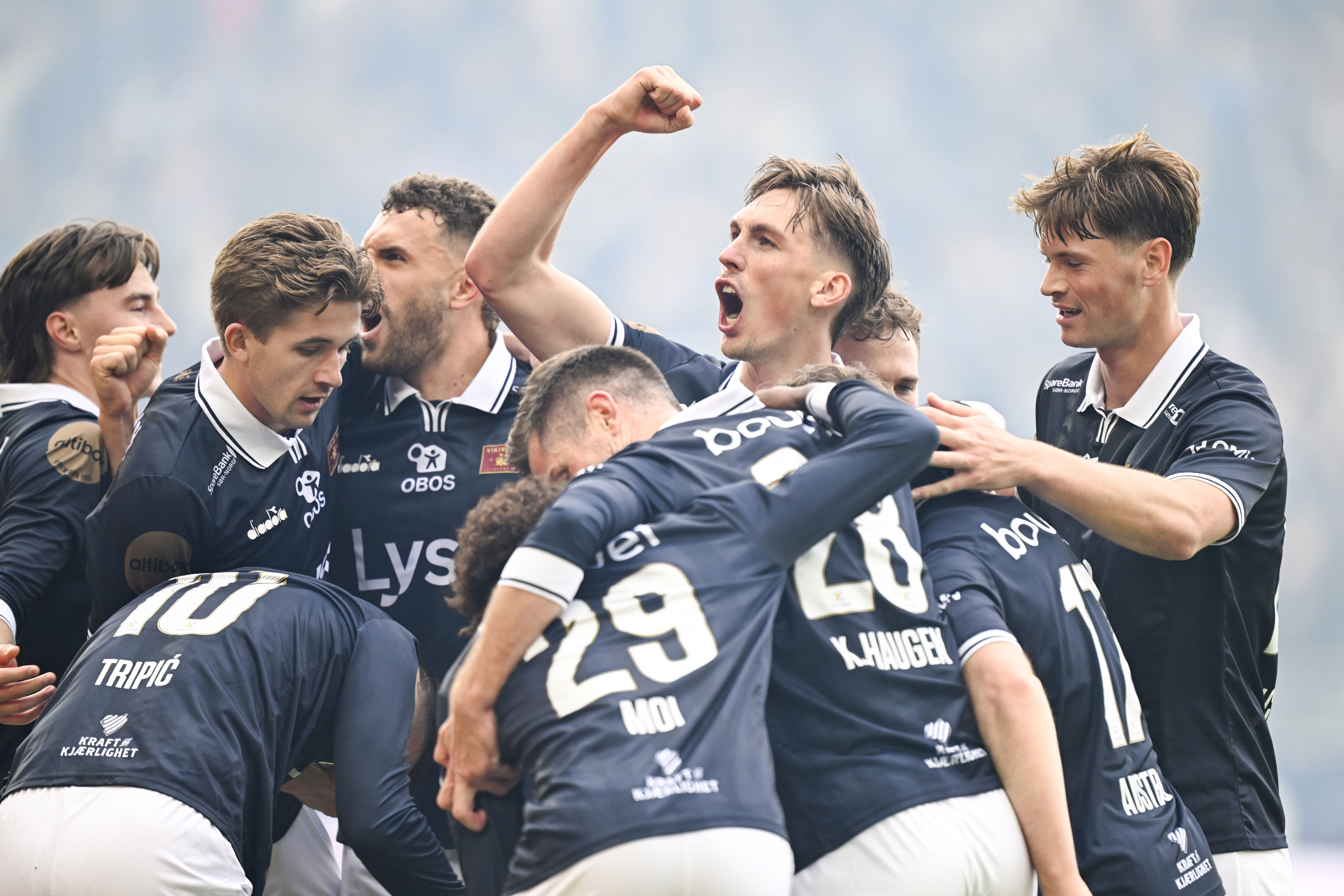 Festfotball da Viking tok sin åttende strake – Start med sjokkstart