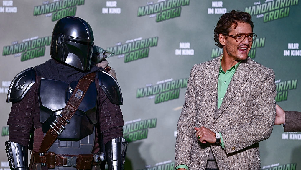 Pedro Pascal blends style, loyalty and viral moments on 'Mandalorian' tour