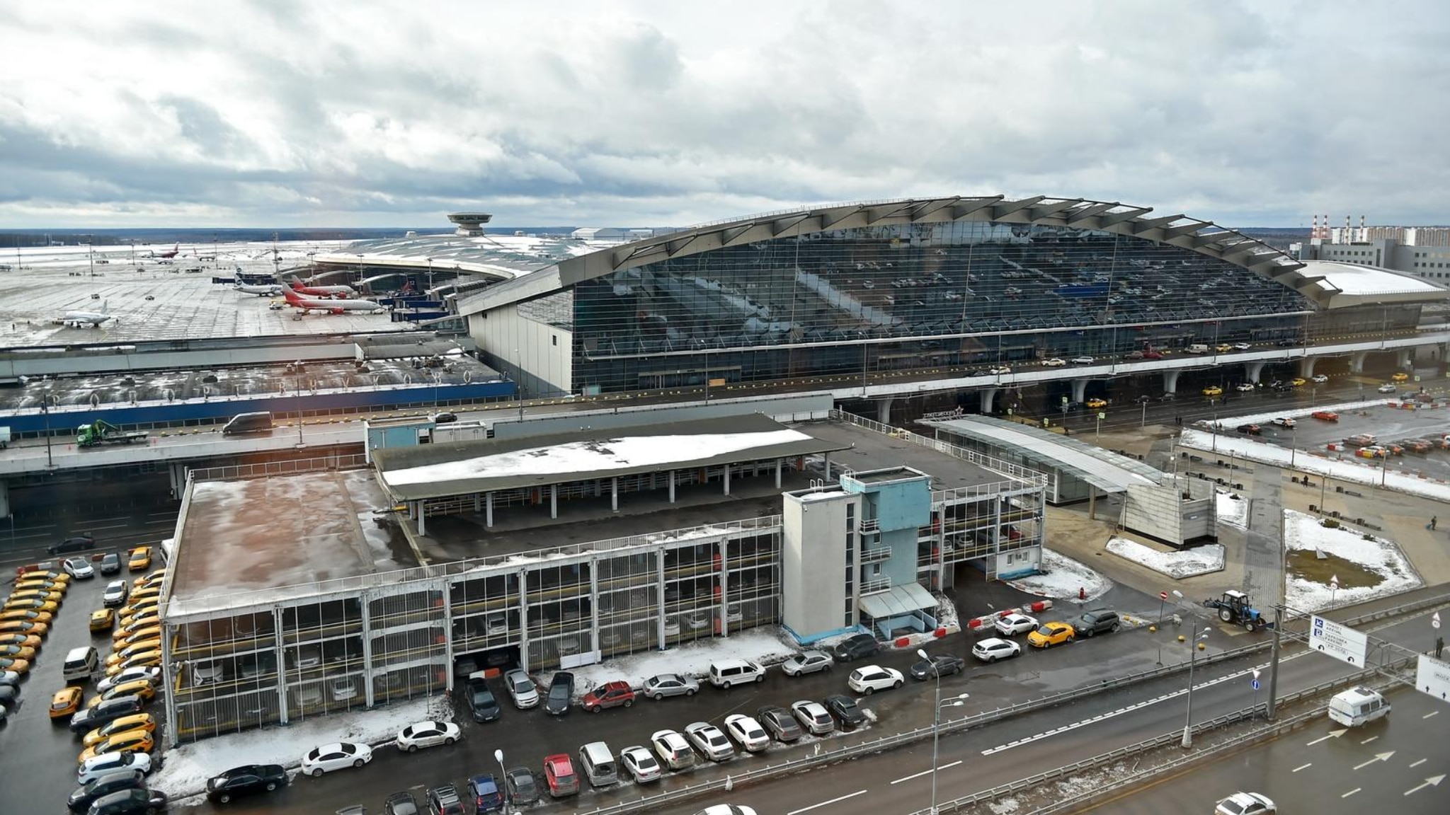I droni ucraini tornano a puntare su Mosca, l'aeroporto Vnukovo limita ...