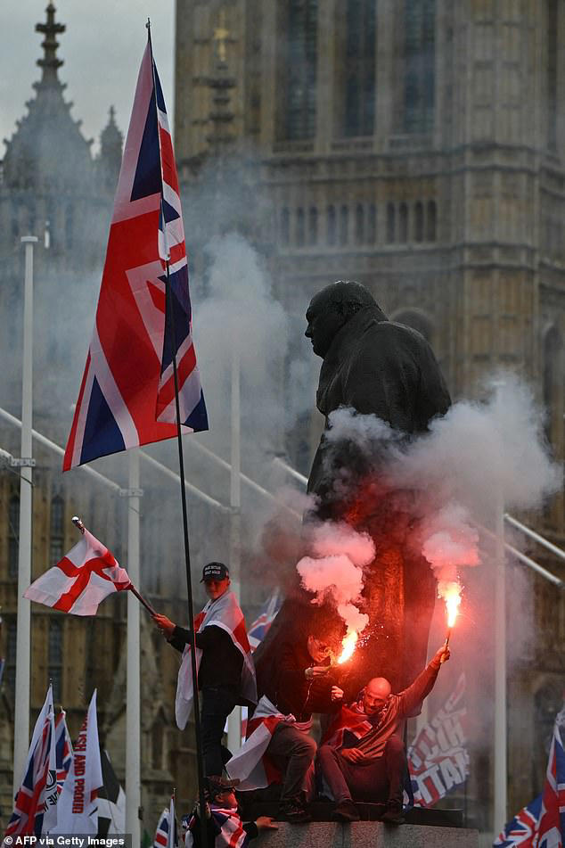 Protesters light flares on Churchill statue as Met arrests 31 in rival ...