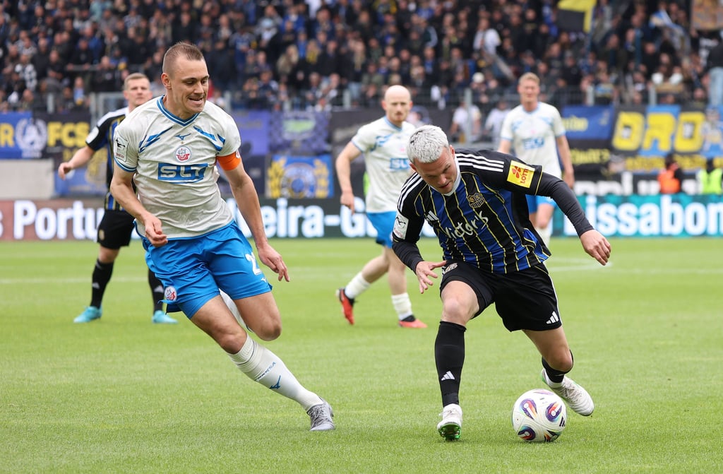 Hansa Rostock gewinnt mit 4:3 und verpasst mit 67 Punkten trotzdem ...