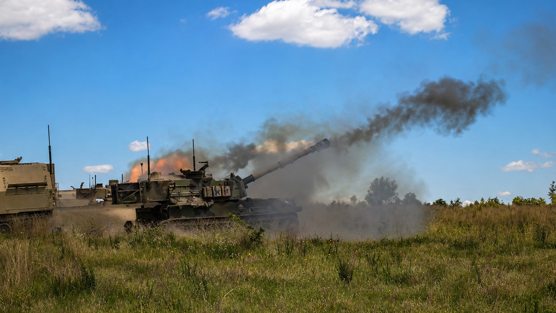 US Army fires Paladin howitzers and rocket launchers