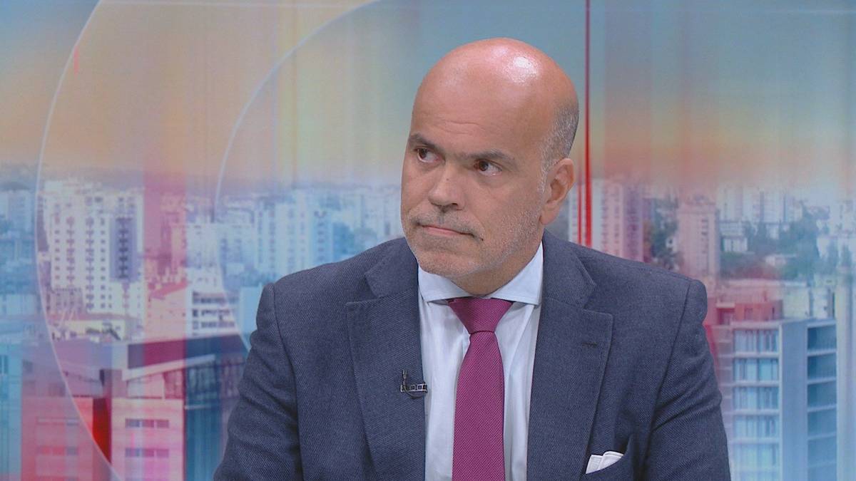 Diogo Feio defende que "CDS devia fundir-se, de uma vez, com o PSD"