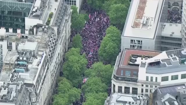 London on edge as Tommy Robinson backers and pro-Palestinian marchers rally