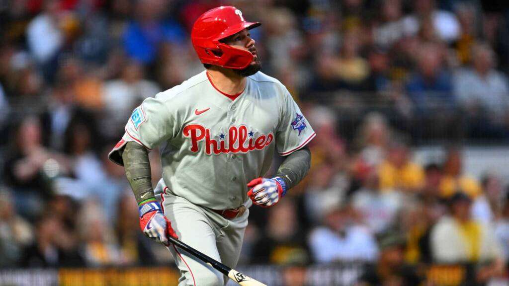 Kyle Schwarber’s bat just keeps on cracking