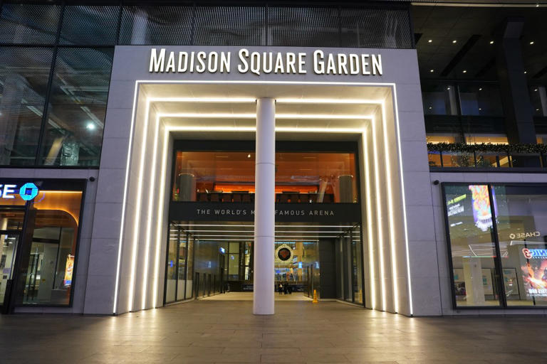 LIRR strike forces Long Island man to shell out $200 for Uber to MSG to ...