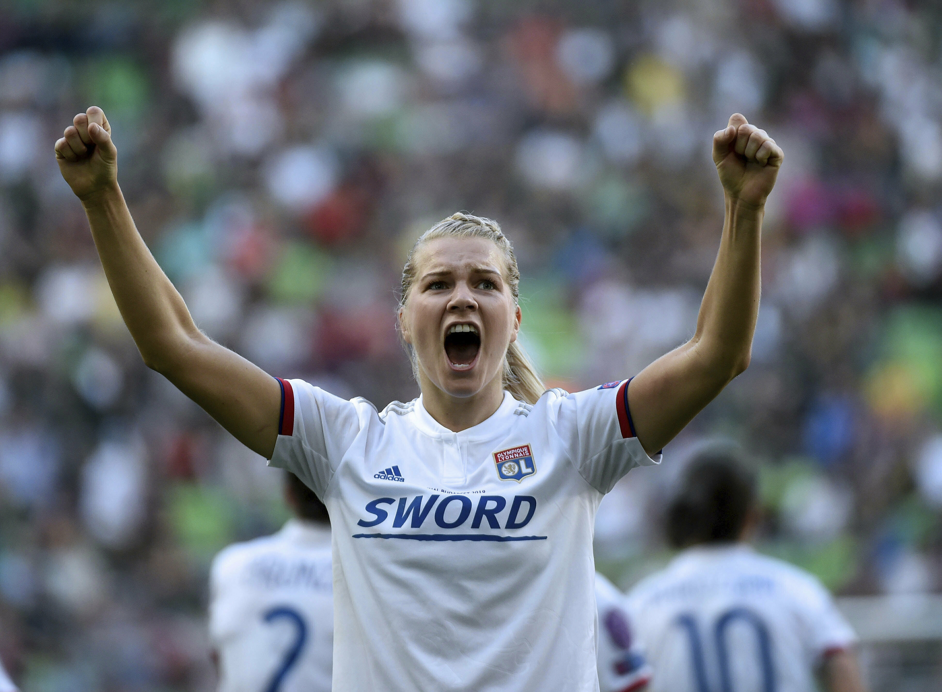 Hegerberg-dobbel da OL Lyonnes danset til sluttspillfinale med 8-0-seier