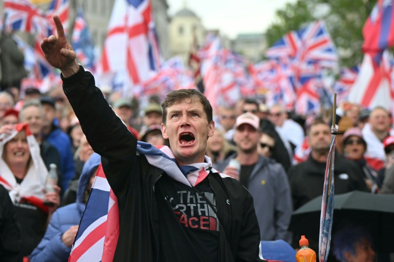 Tens of thousands turn out for UK far-right rally, counter demo