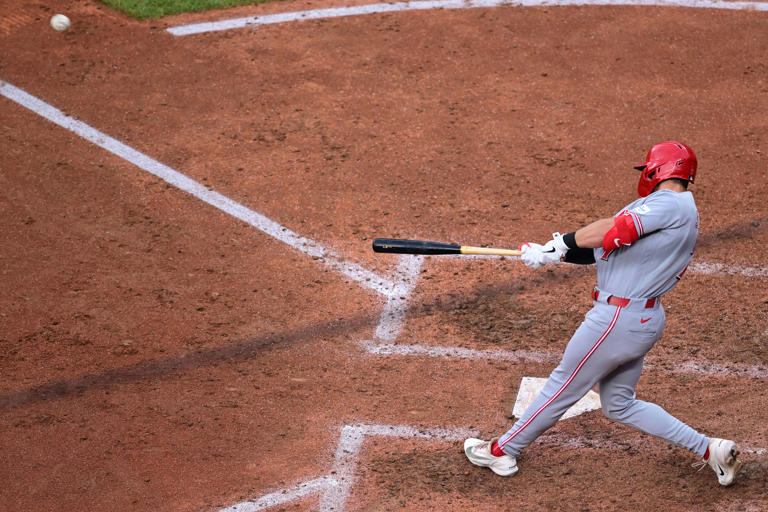 Martínez hits go-ahead, two-run homer, and Guardians beat Reds 7-4