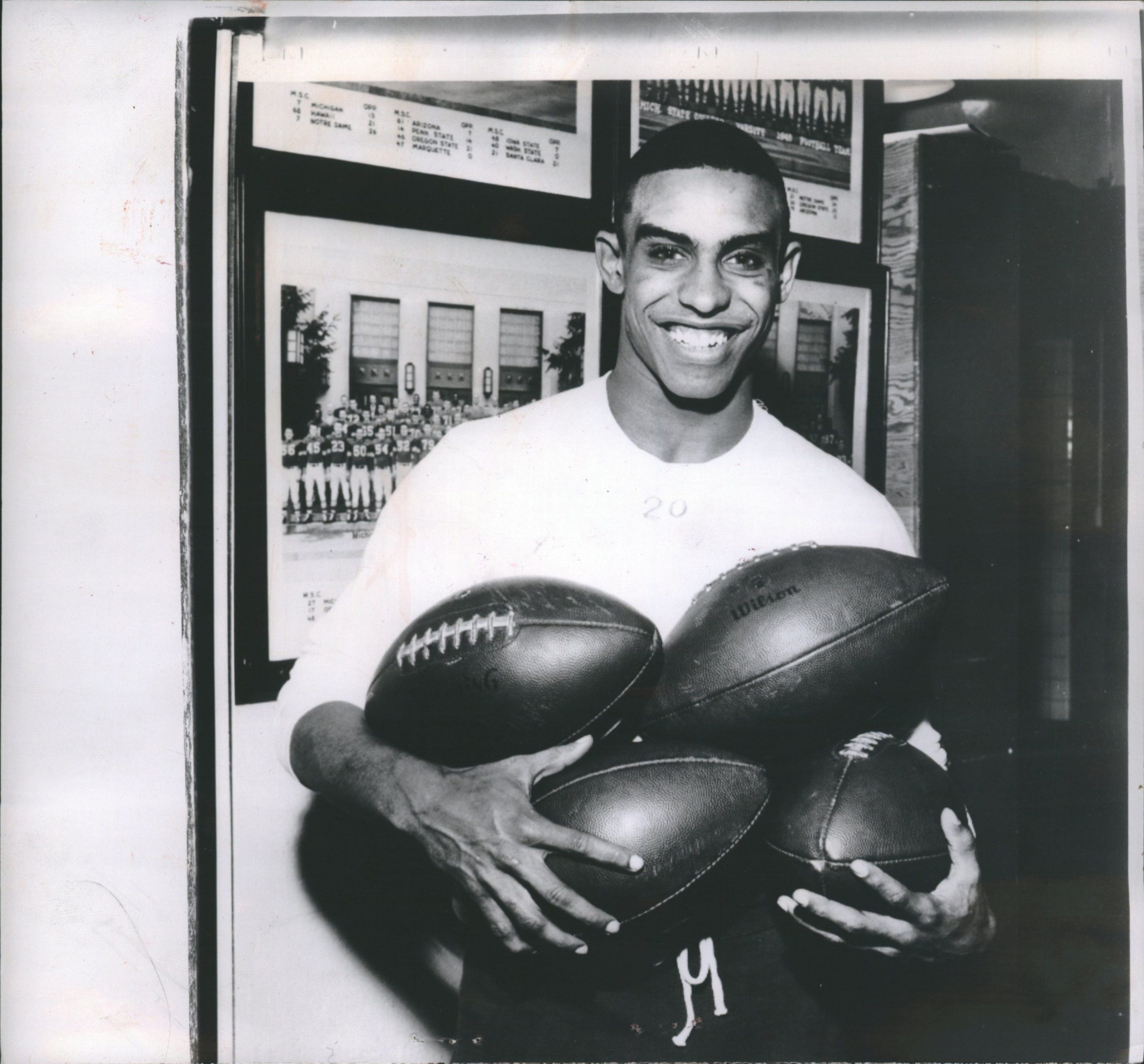 Sherman Lewis, Michigan State football All-American, ex-Lions OC, dies