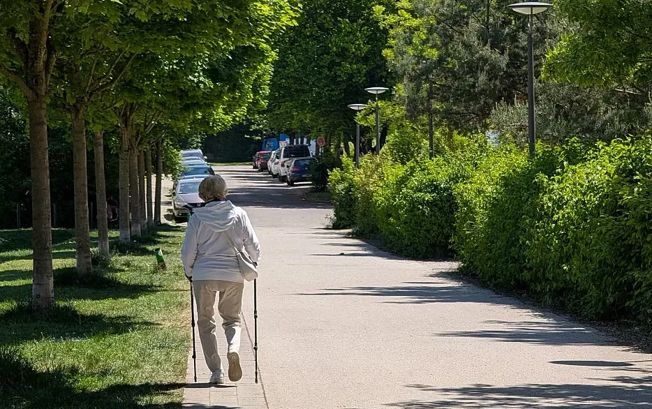 Walking 21 minutes daily linked to major heart benefits