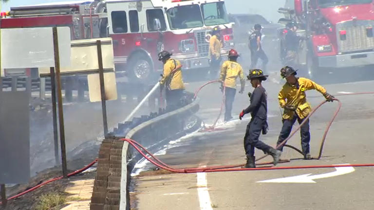Large grass fire damages 2 warehouses in downtown Fresno, officials say