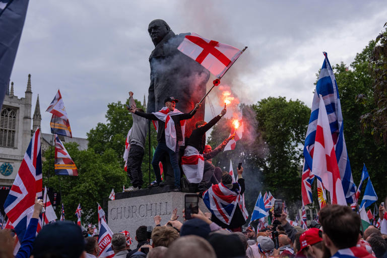 Thousands march in "Unite the Kingdom," far-right rally in central London