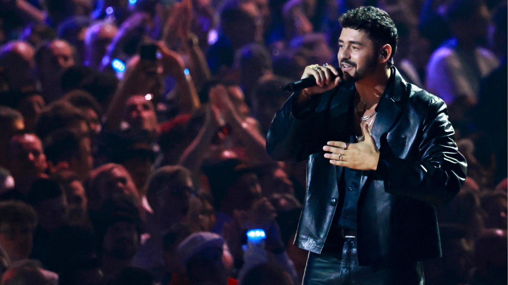La finale di Eurovision, per Israele Noam Bettan canta "Michelle" tra i ...