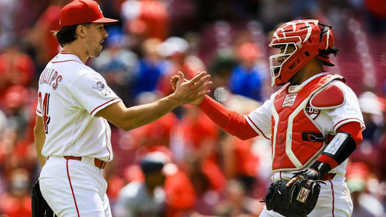Reds catcher Jose Trevino leaves Saturday's game after concerning sequence