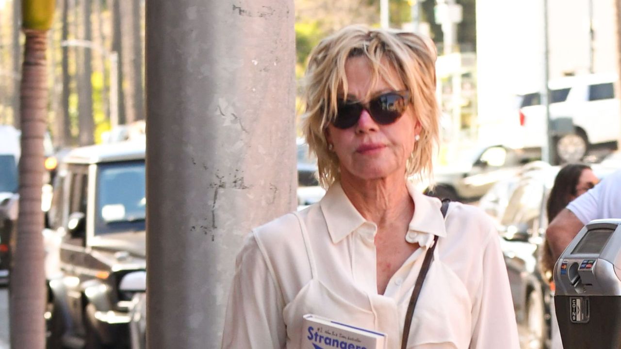Melanie Griffith proves why this cut of jean is still the most loved ...