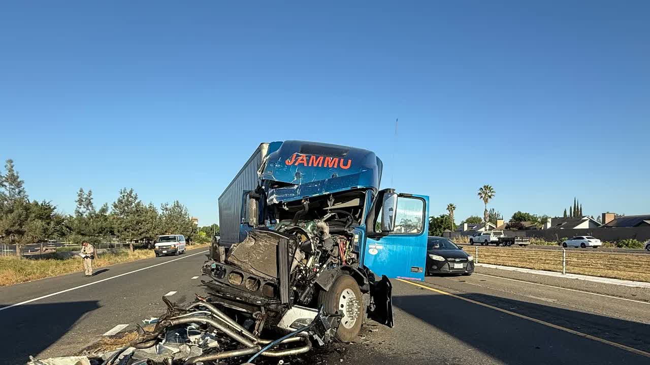 Highway 120 near Tracy blocked after big rigs crash
