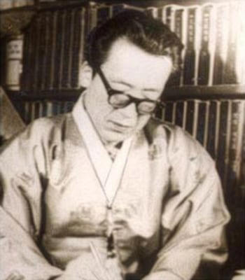 Poet Cho Chi-hun: Early debut, academic career, and political controversy