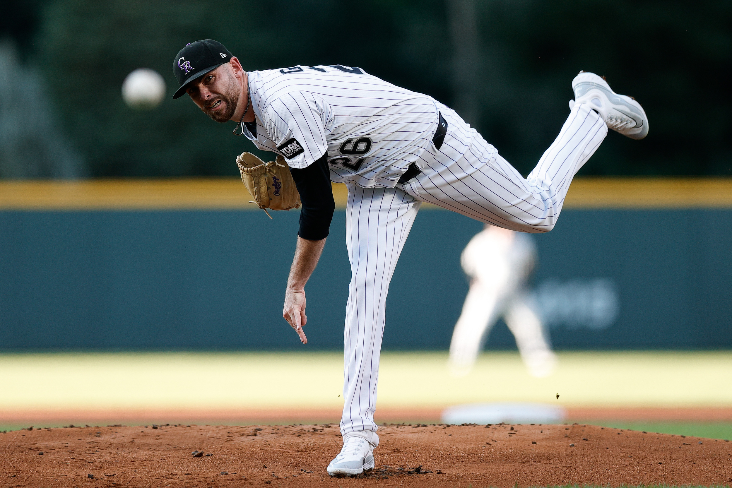 Braves sign Austin Gomber to minor league deal