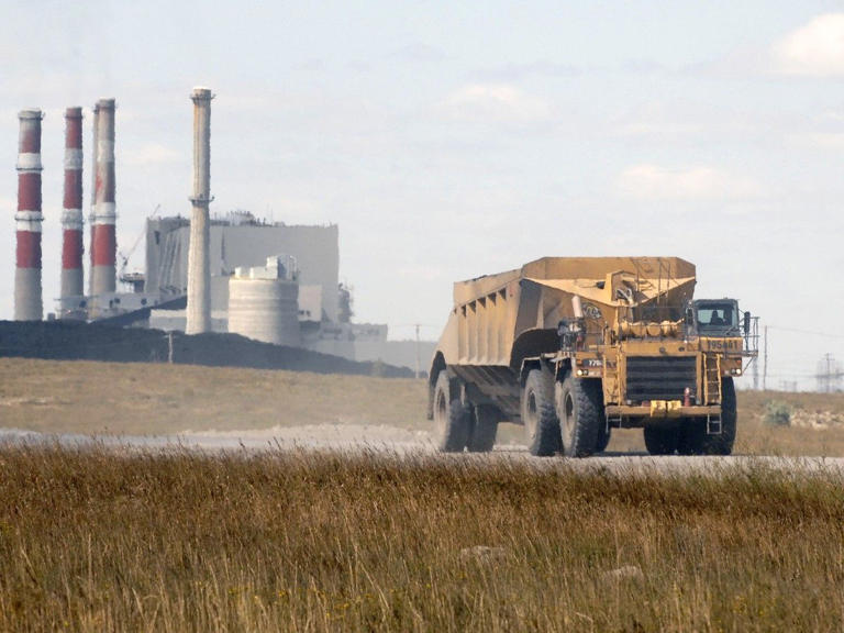 Experts say Sask.'s coal power plan not compatible with national strategy