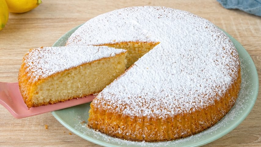 Torta all’acqua: soffice e buonissima senza uova, latte e burro!