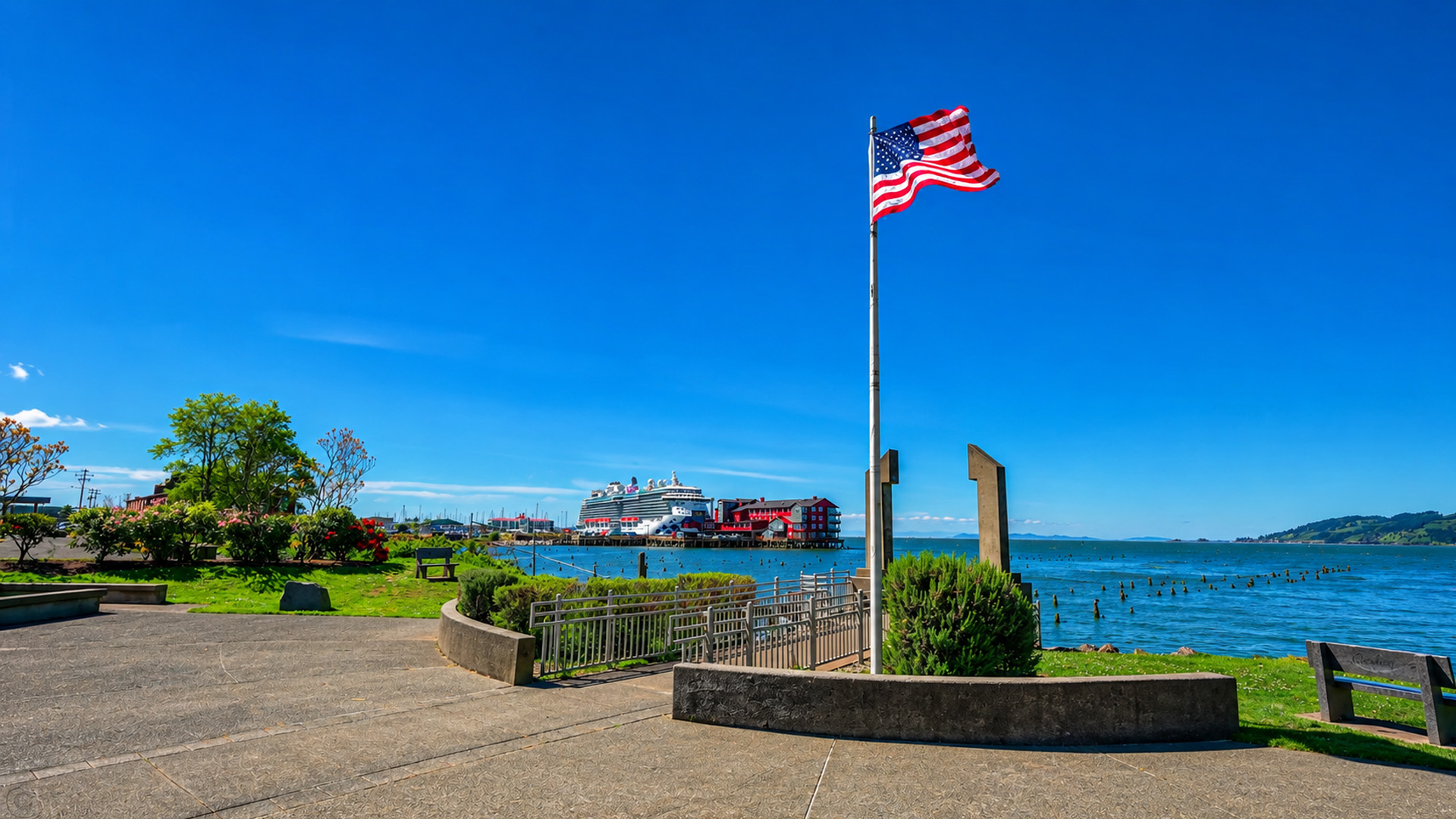 Discover Astoria Oregon from its scenic waterfront port (4K)