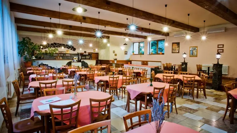 ¿Cuánto debo dejar de propina en un restaurante? Esto dice la Profeco