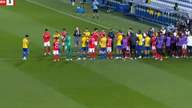 De ir às lágrimas. Pizzi disse adeus e teve direito a guarda de honra