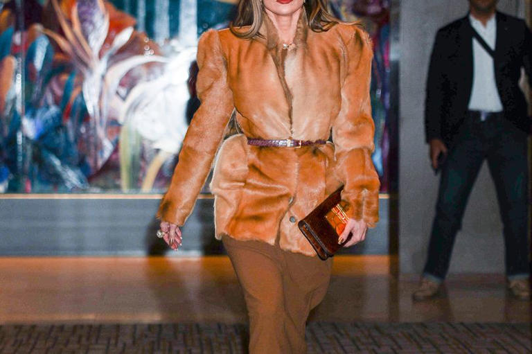 Jennifer Lopez mocked for 'staged' paparazzi walk in New York City outing