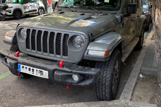 Espagne : cette Jeep Wrangler de 381 chevaux possède la vignette 0 ...