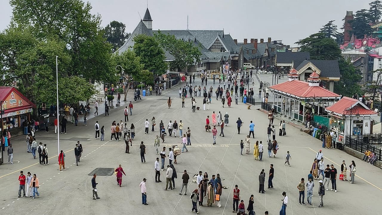 Tourists flock to Shimla, choose India over foreign vacations