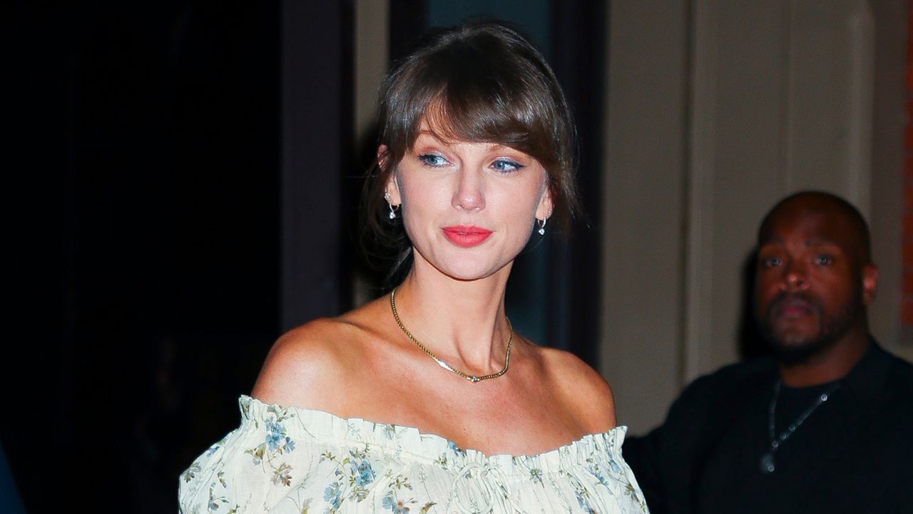 Taylor Swift combines a $350 dress with a $32,530 bracelet for the ...