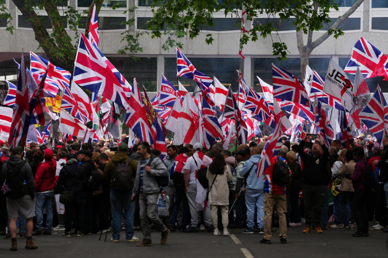 Charity turns Tommy Robinson march into fundraiser for refugees