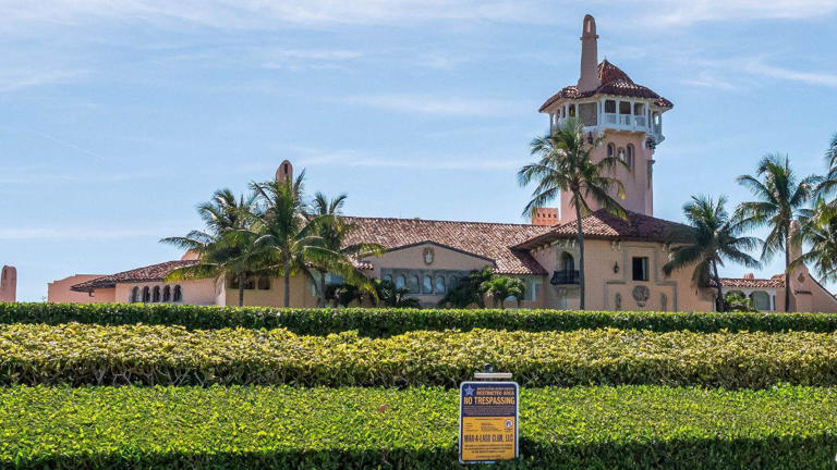 Roseanne Barr reveals she was kicked out of Mar-a-Lago and ...