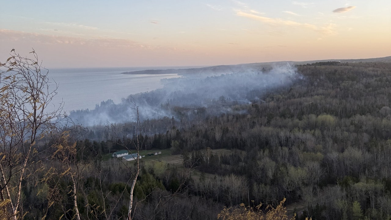 Minnesota wildfires: Stewart Trail Fire 30% contained, closes highways ...