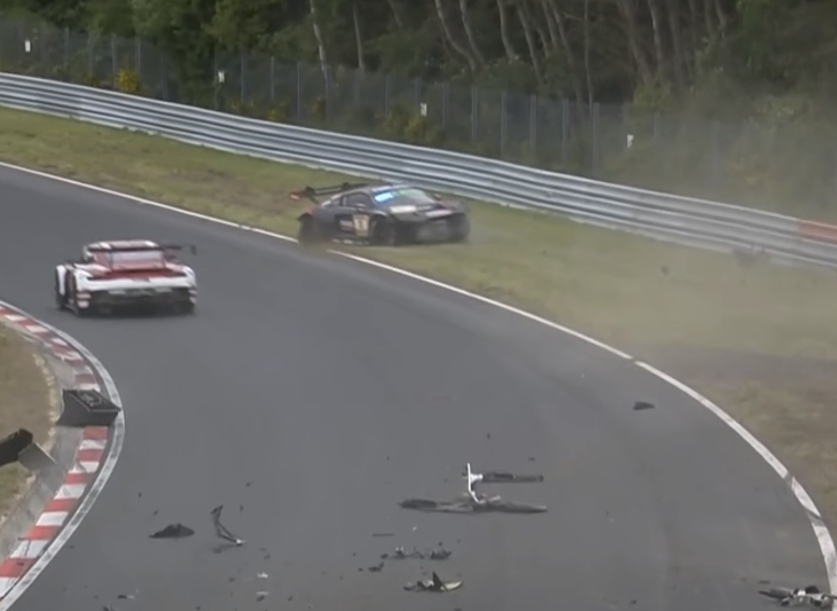 Team Tom Coronel pakt klasse-leiding na harde klapper grote concurrent