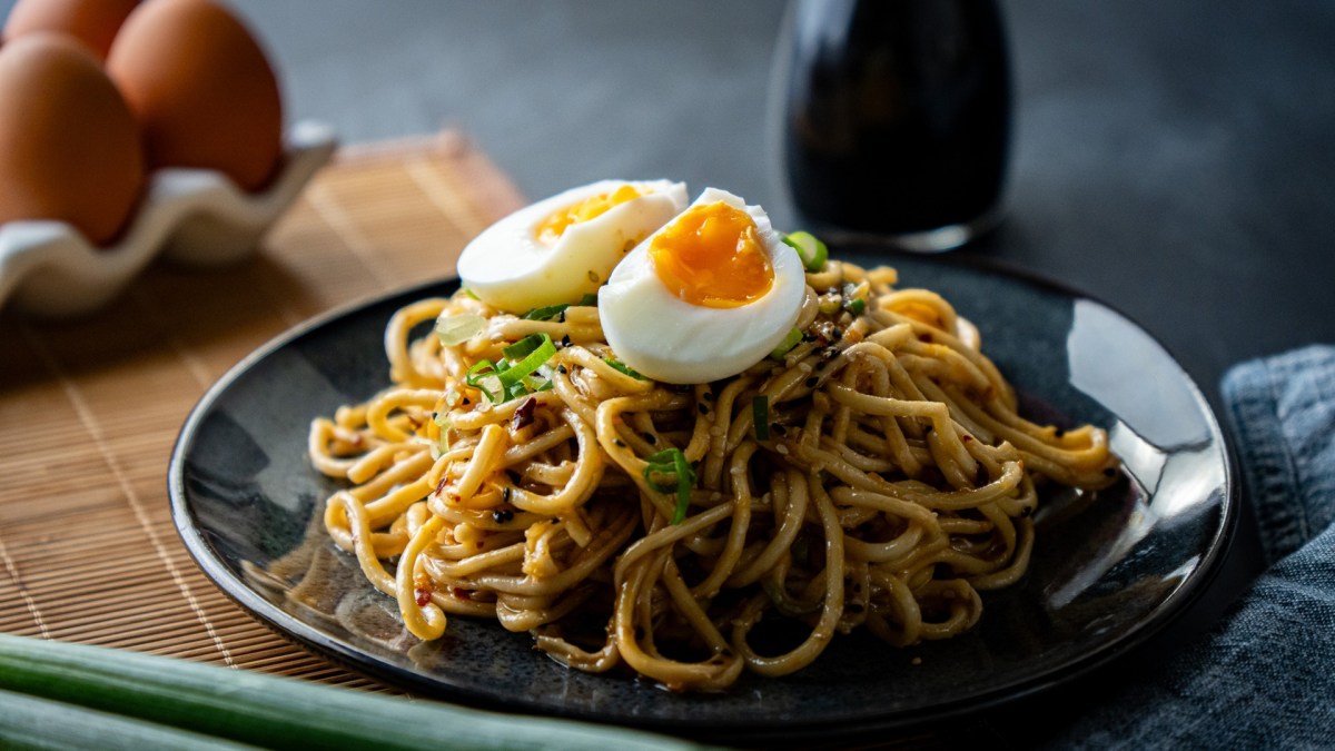 Von der Pfanne direkt auf den Tisch: One Pot Pasta im Ramen-Style