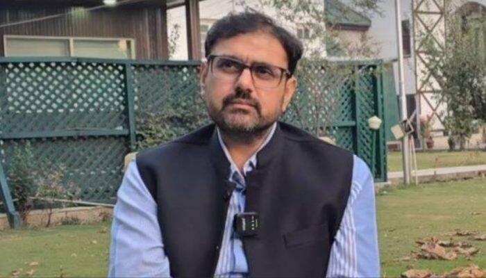 J&K minister Satish Sharma takes tonga to secretariat to promote fuel ...