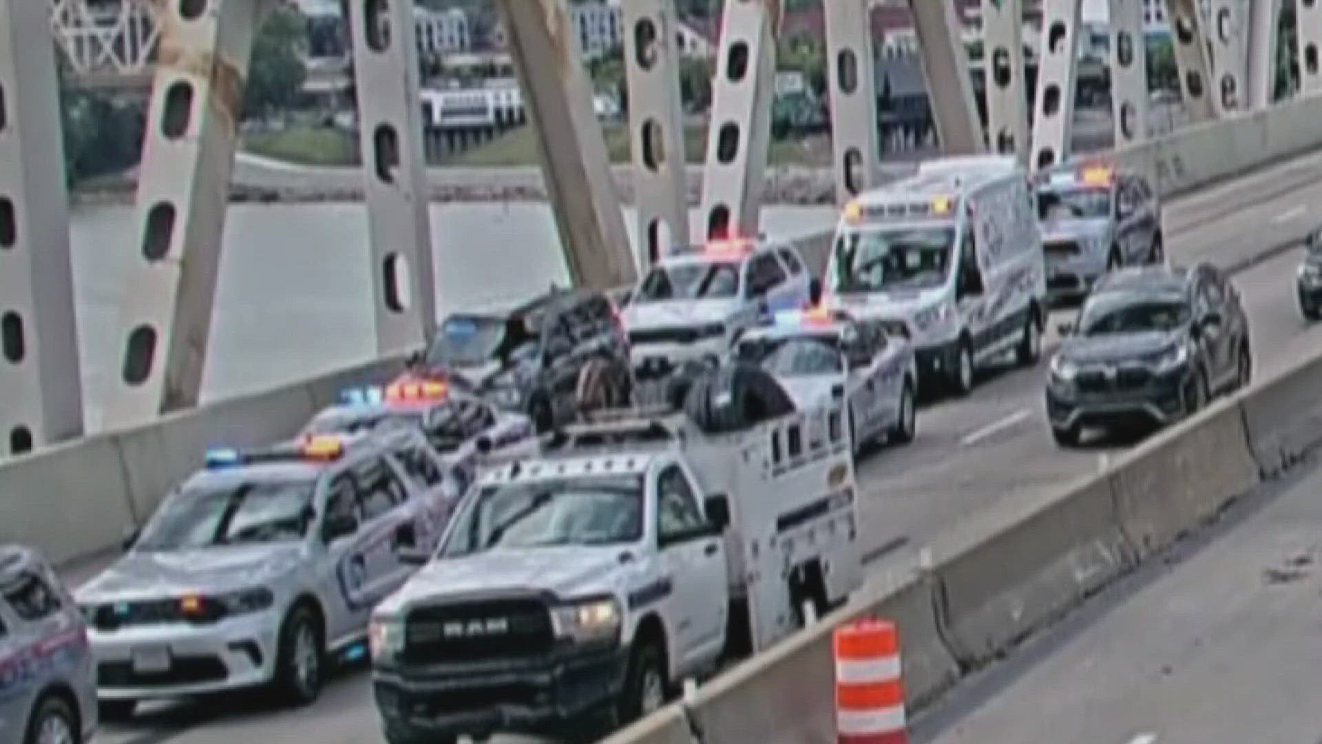 Police chase shuts down Kennedy Bridge; suspect arrested