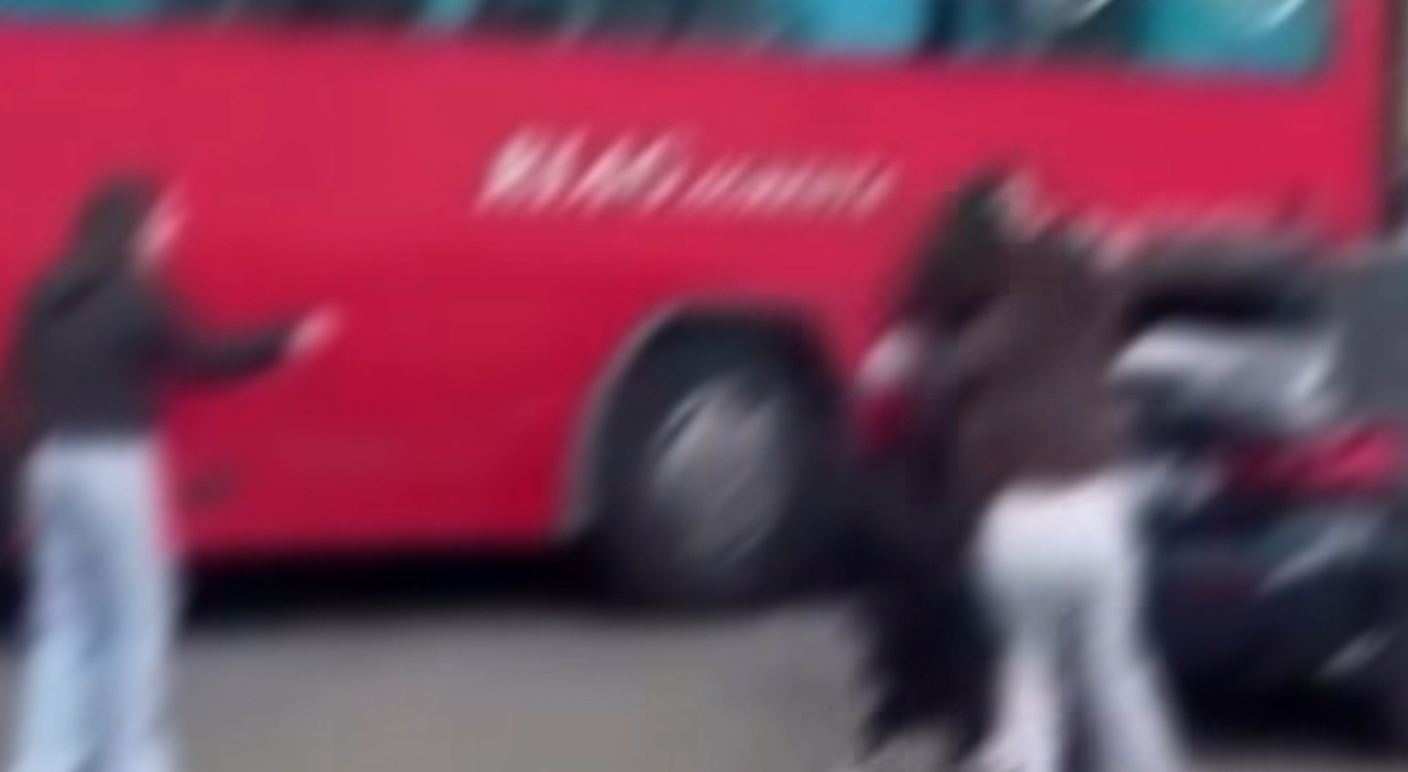 Vallo della Lucania, rissa tra studentesse alla stazione dei pullman ...