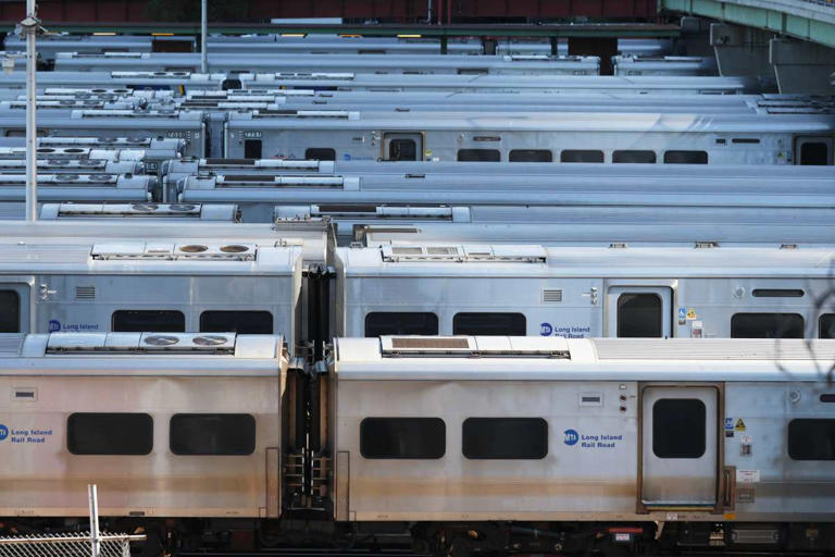 Trump explodes at Kathy Hochul over NYC rail strike: 'Call me and I’ll ...