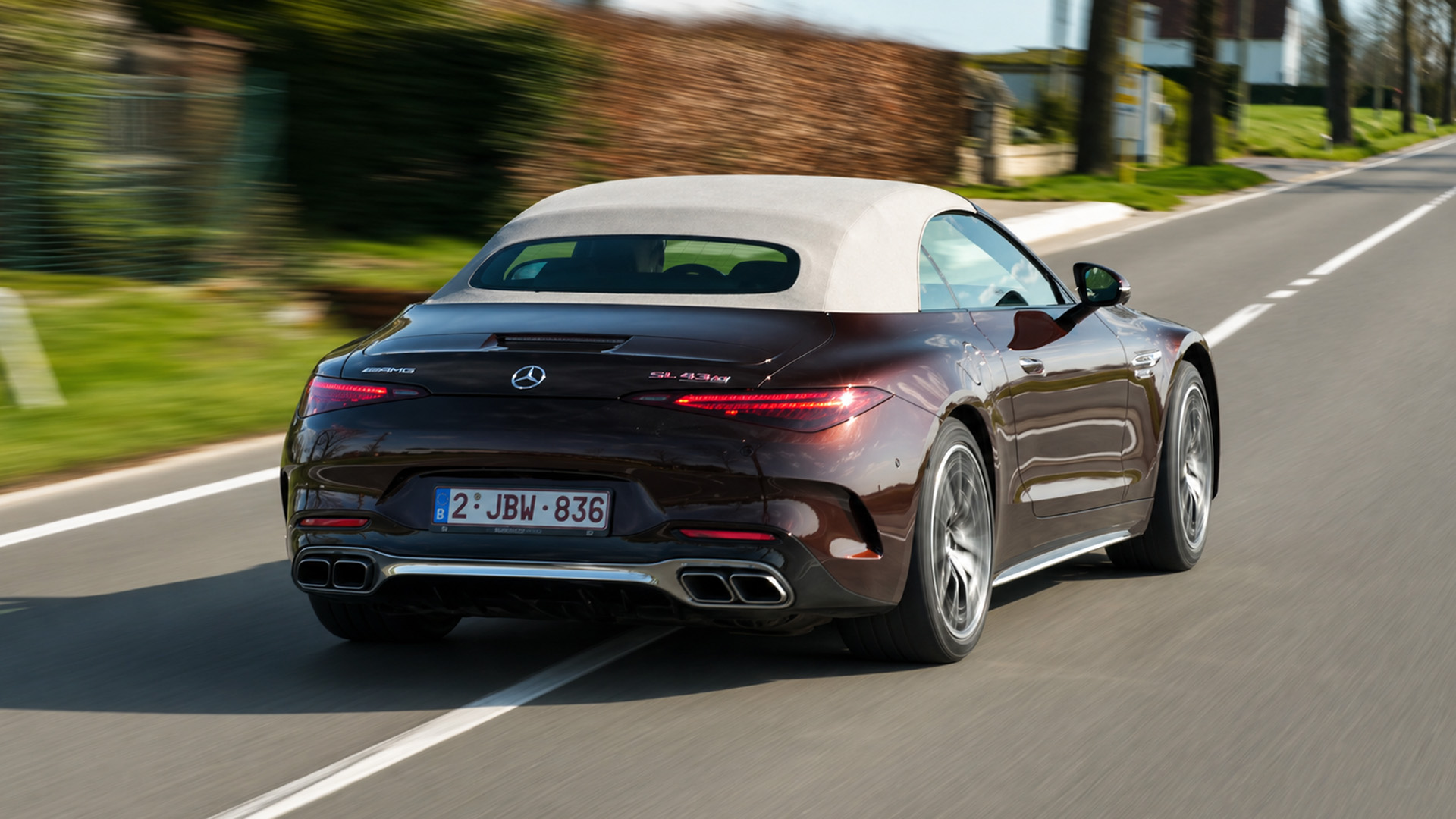Mercedes-AMG SL43 insane acceleration on open road