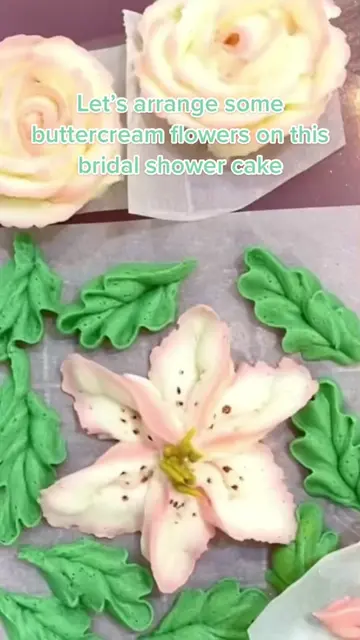 Buttercream flowers transform this bridal shower cake