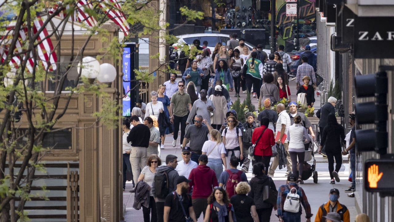 Chicago’s population grew to 2.73M people in 2025, per latest estimate
