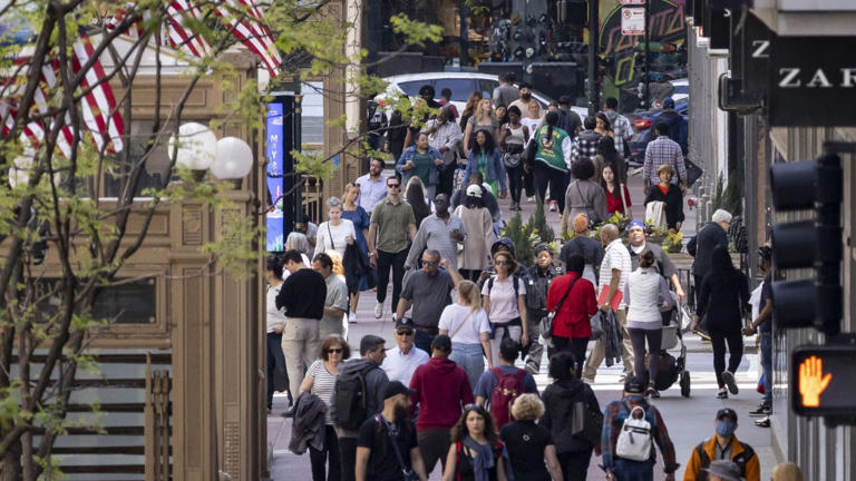 Chicago’s population grew to 2.73M people in 2025, per latest estimate
